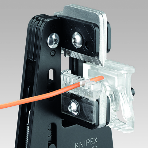 Stripping made easy: Which type of stripping blades for which case?